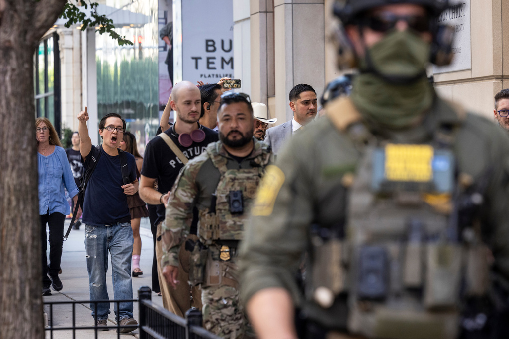 Apple removes apps that allow anonymous reporting of ICE agent ...